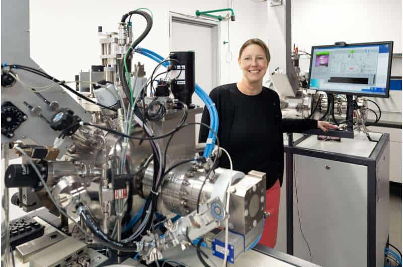The opto-ionic effect: Light may increase performance of fuel cells and ...